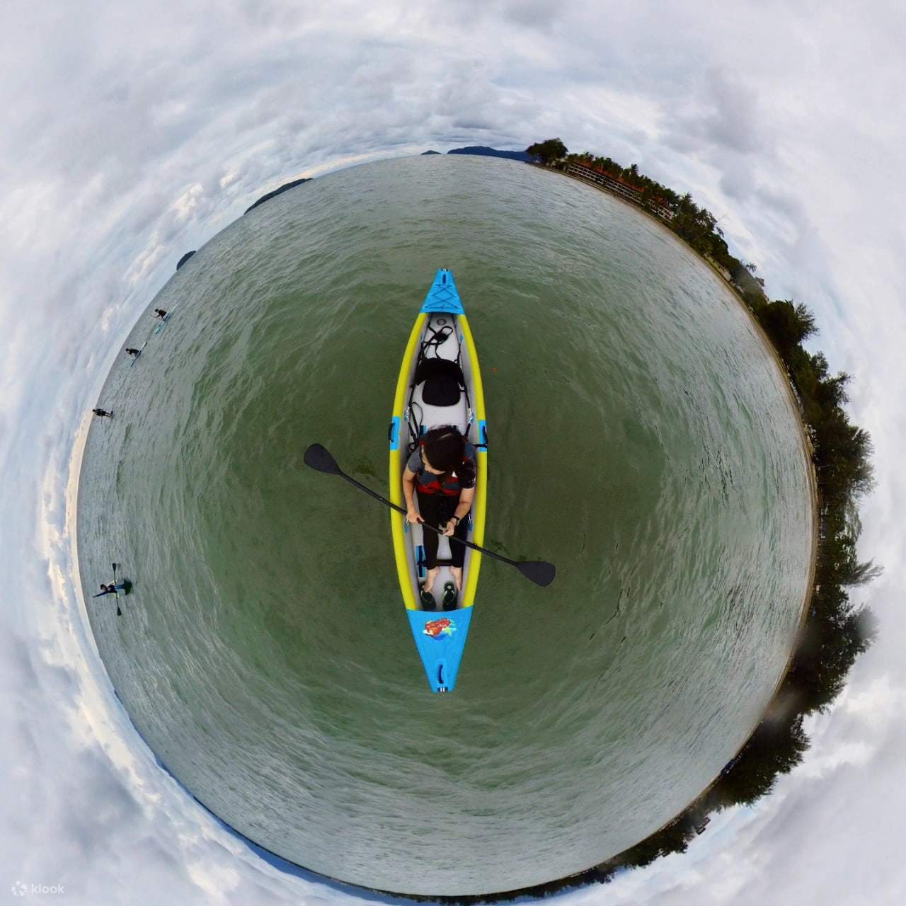 Experiencia de kayak en la playa de Tanjung Aru Kota Kinabalu en Sabah ...