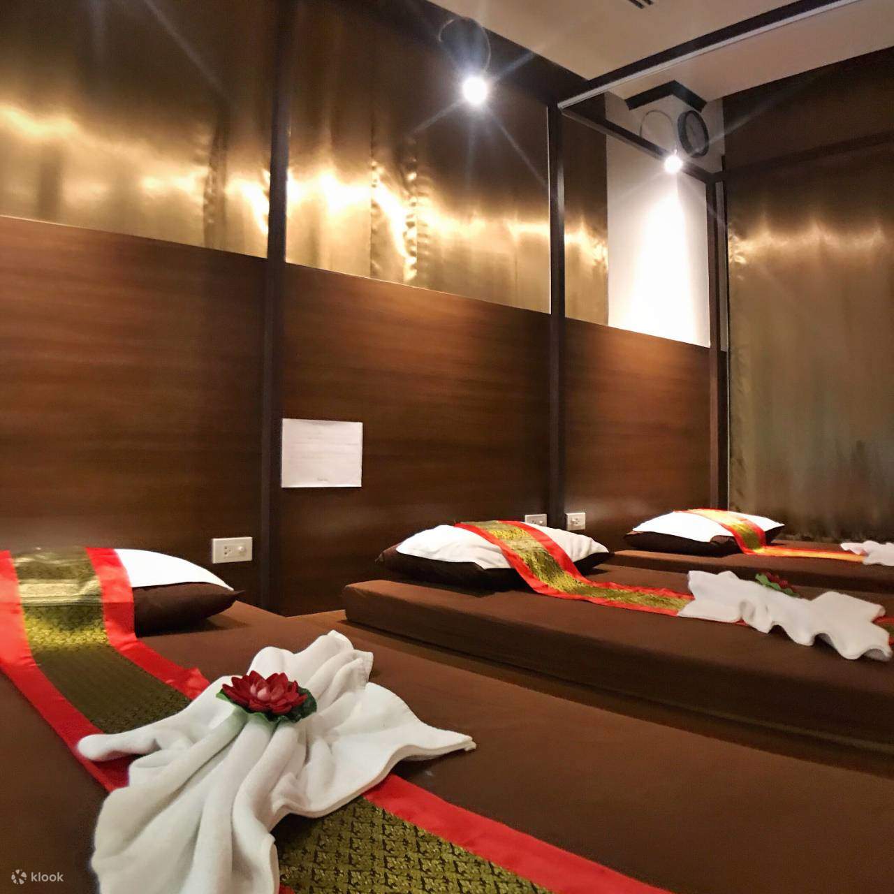 Golden Massage and Salon Experience in Bangkok - Klook, Vereinigte Staaten