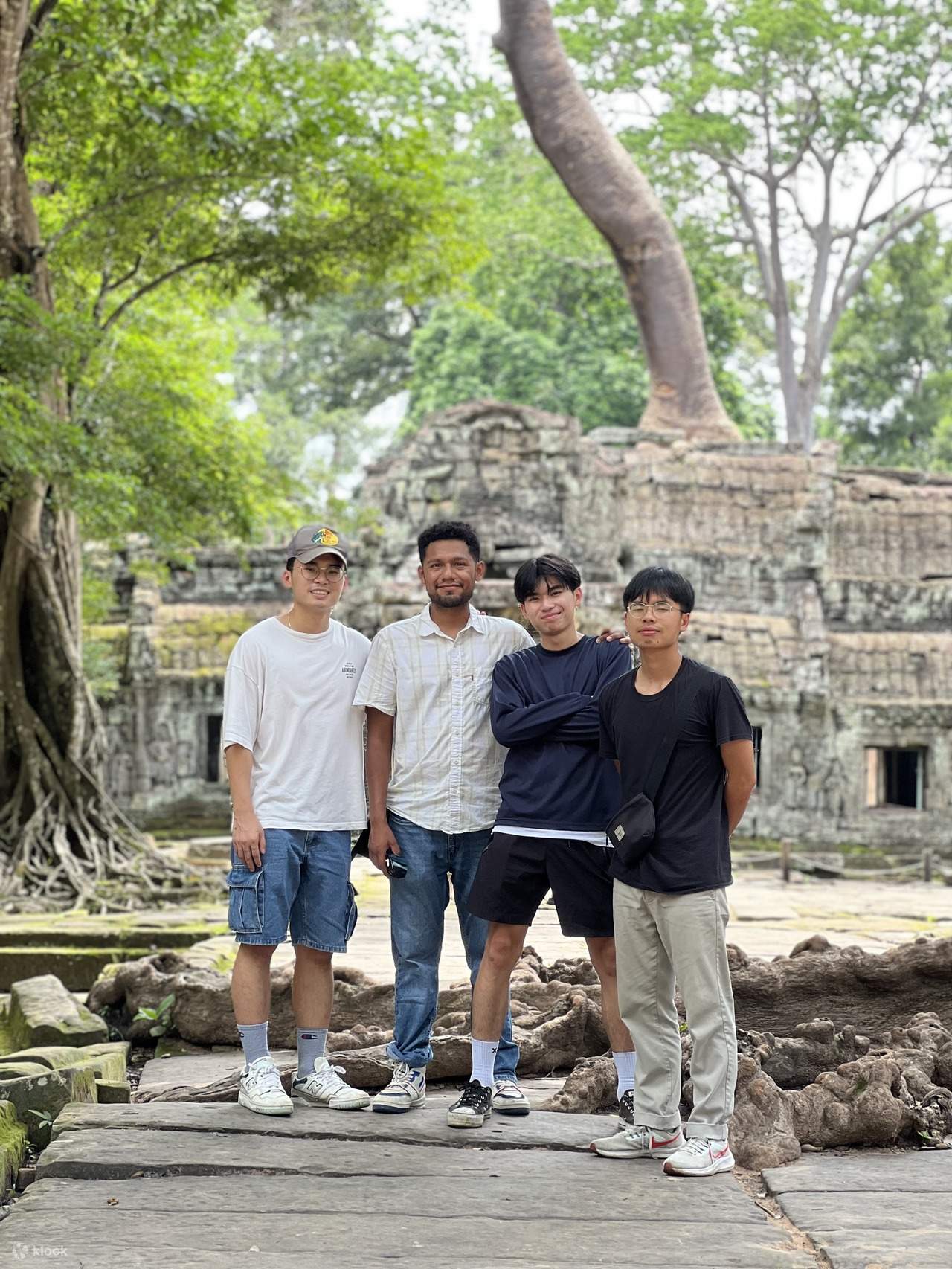 Angkor Wat Bike Tour with Lunch - Klook Singapore
