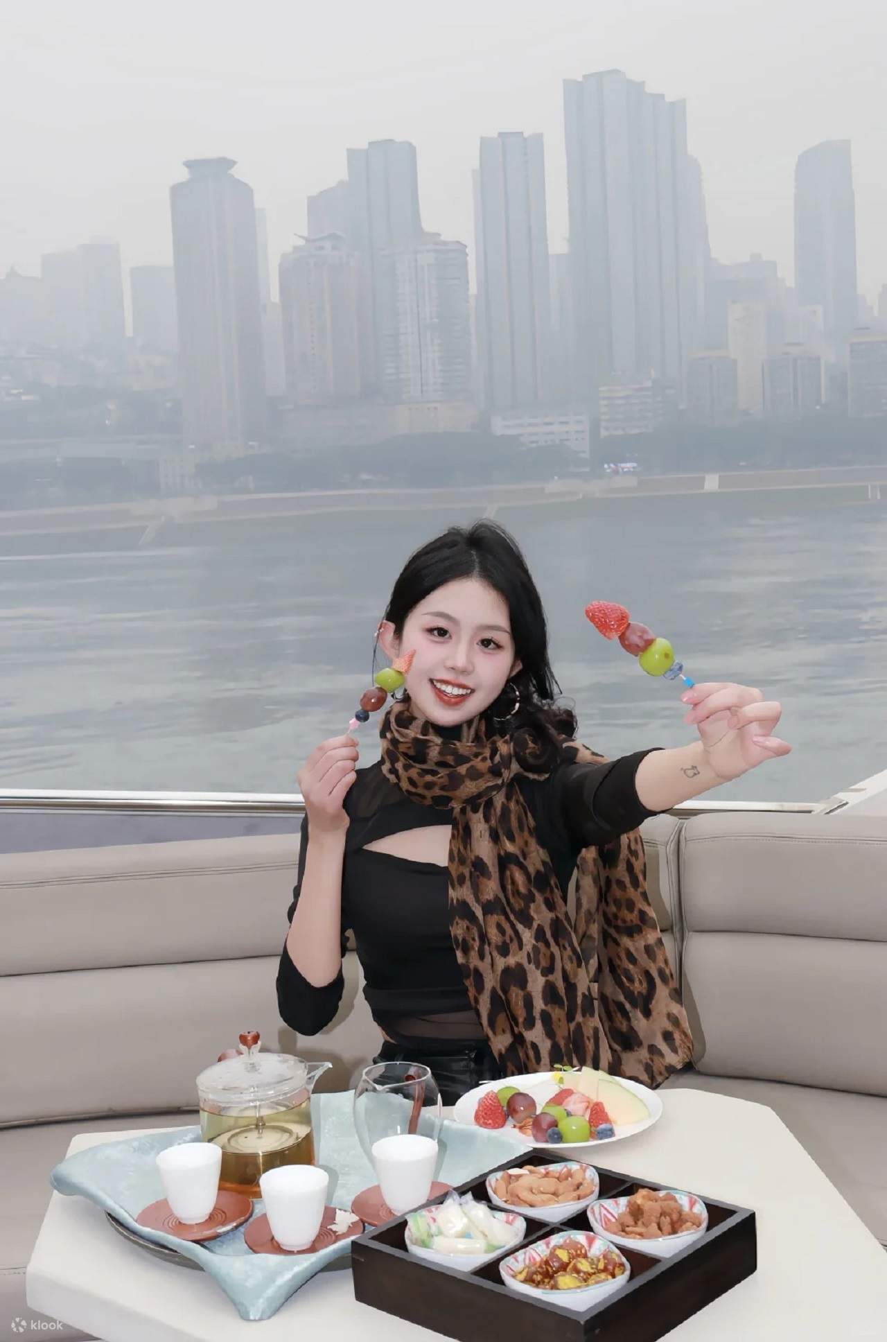 Chongqing Qian Ding Yacht Afternoon Tea Experience (Panoramic View of ...