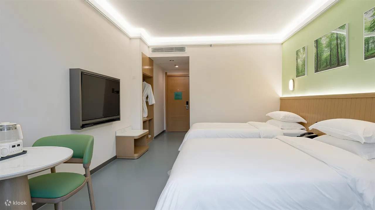 Qingyuan Chimelong Forest Resort Hot Springs and Forest Hotel ...