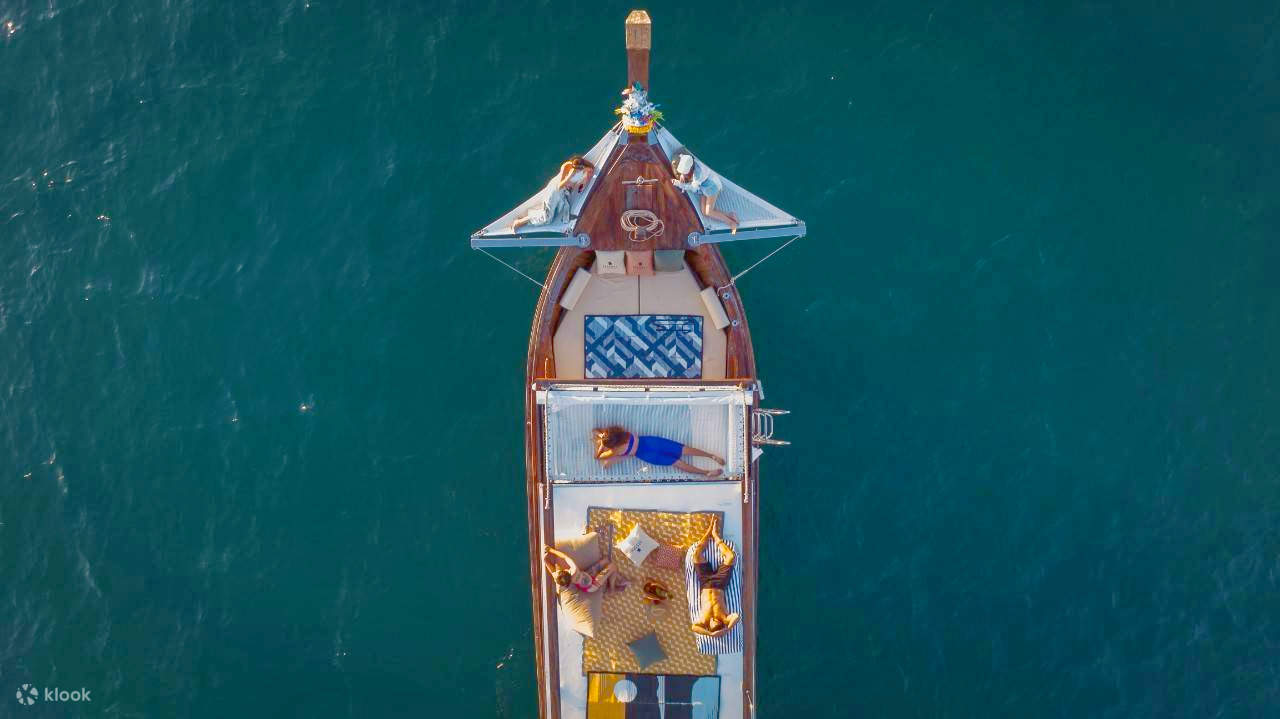 Bot Ekor Panjang Mewah Koh Khai dari Lawatan Bot Setengah Hari Phuket ...