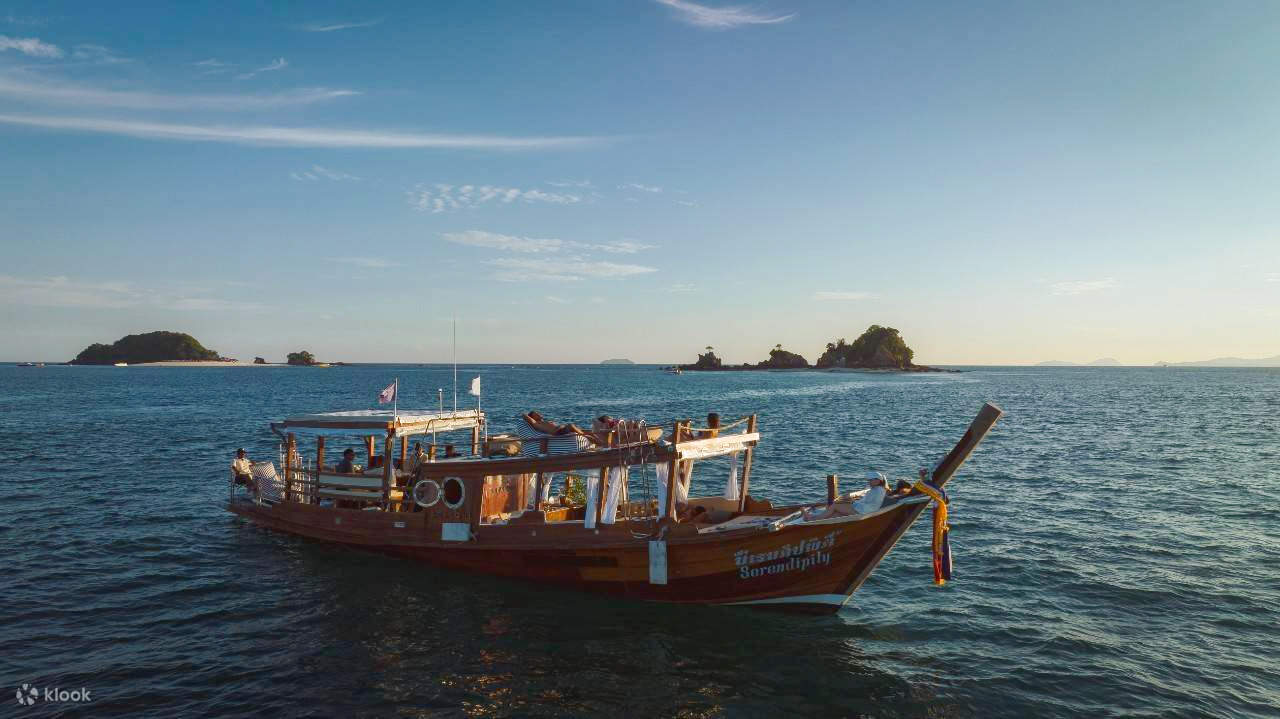 Bot Ekor Panjang Mewah Koh Khai dari Lawatan Bot Setengah Hari Phuket ...