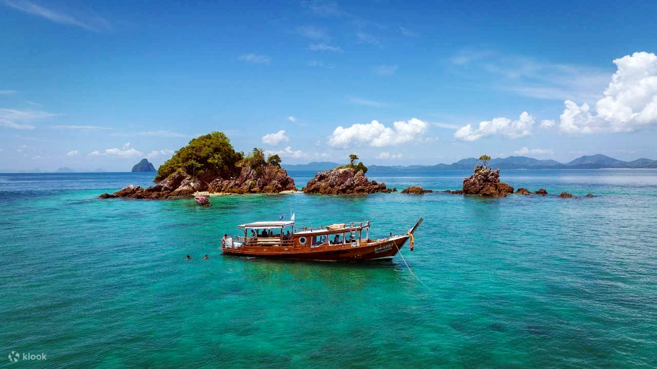 Bot Ekor Panjang Mewah Koh Khai dari Lawatan Bot Setengah Hari Phuket ...