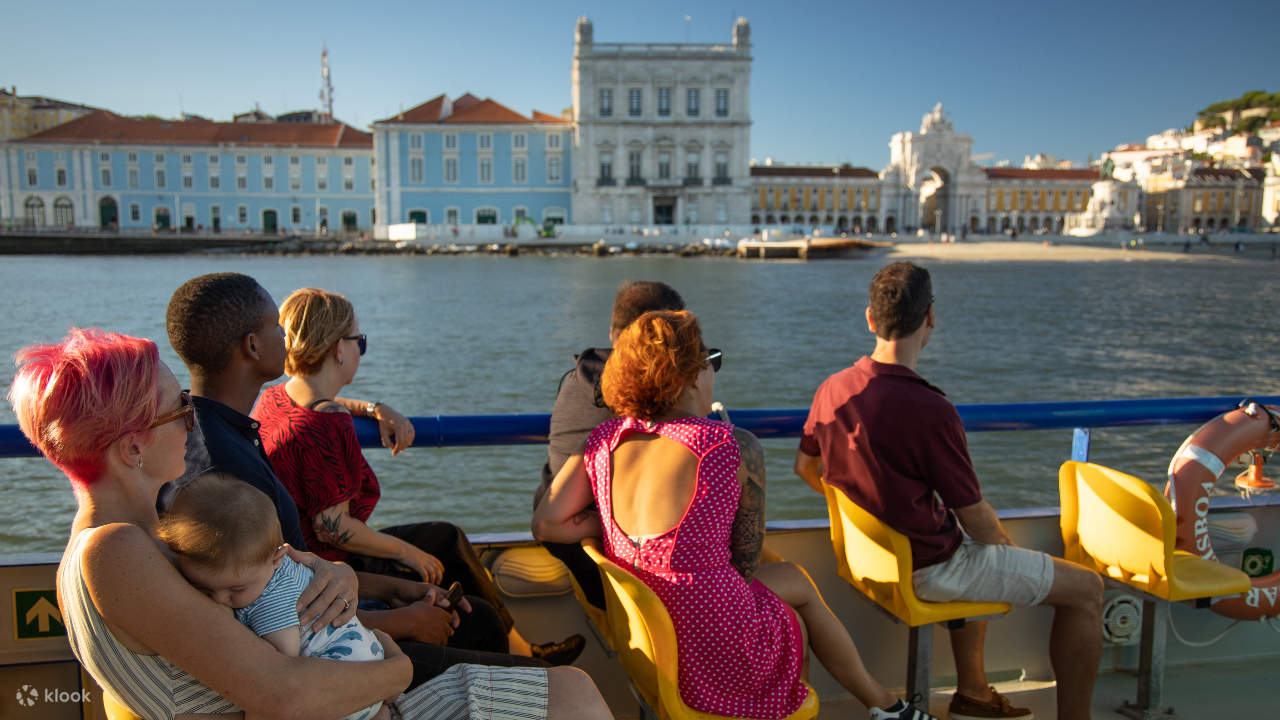 Live fado show experience with a free drink in Lisbon - Klook Canada