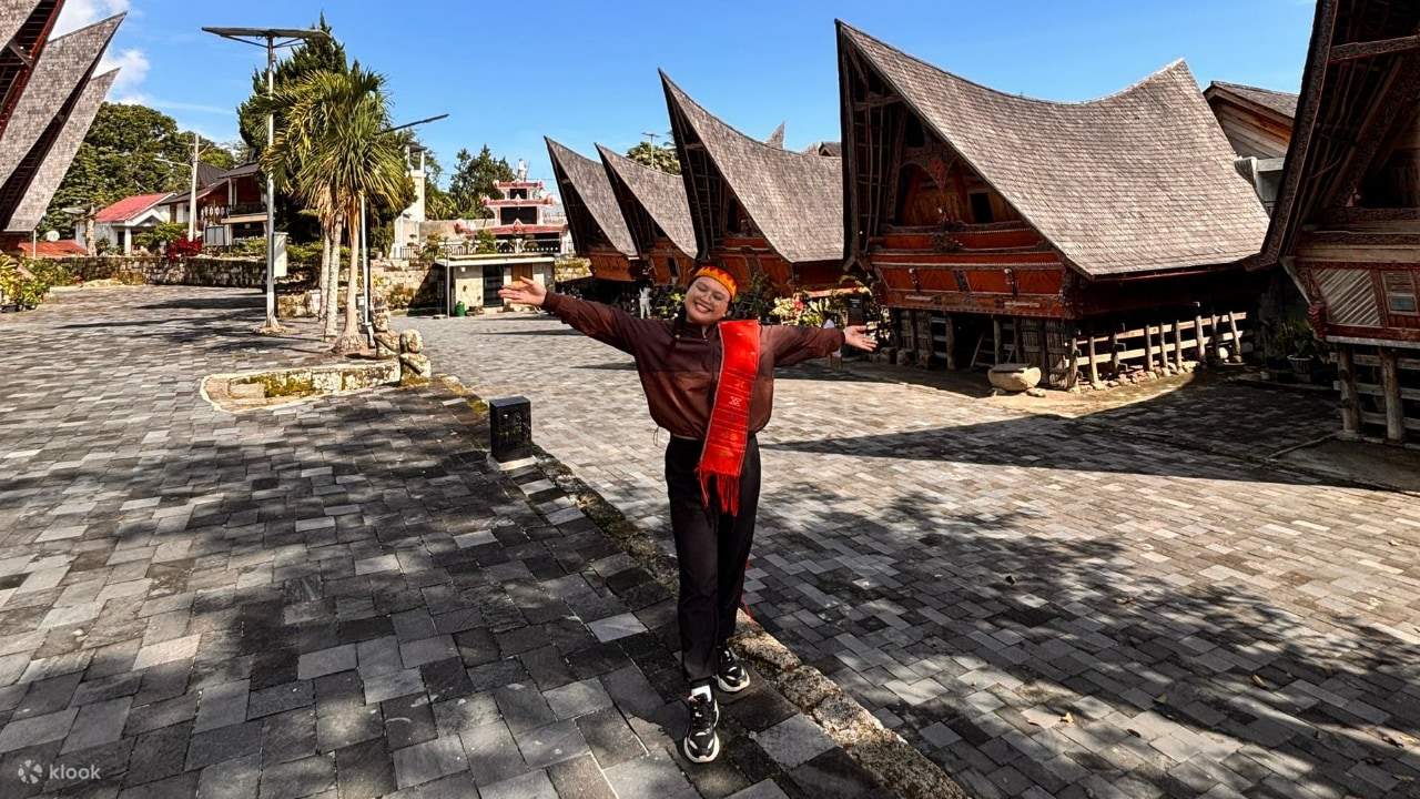 4D3N Lake Toba, Sipiso-piso Waterfall, and Berastagi from Medan - Klook ...