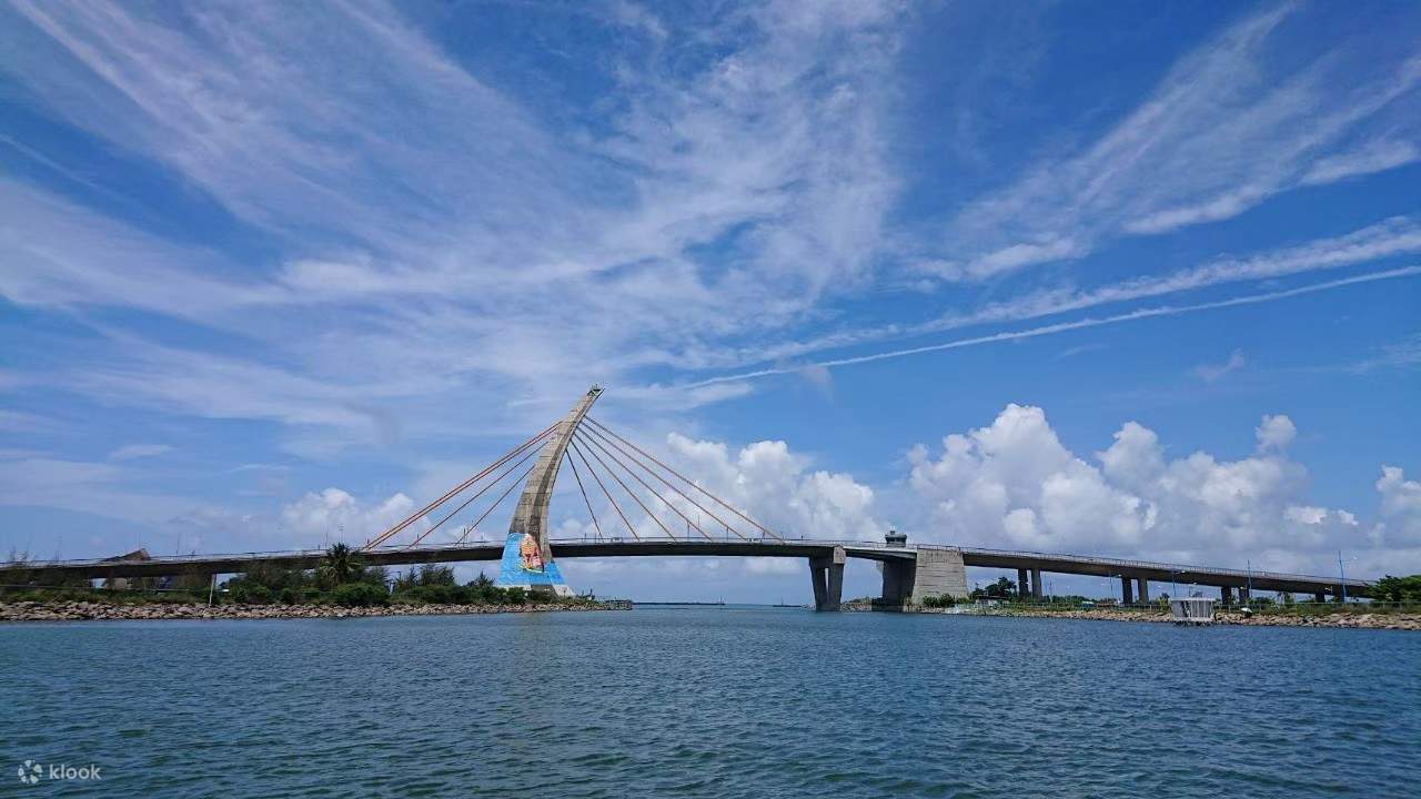 Pingtung: Yachting experience in Mipeng Bay・All-you-can-eat fresh ...