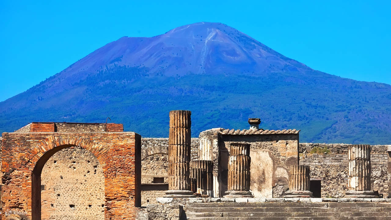 Pompeii and Mount Vesuvius tour with lunch from Naples - Klook India