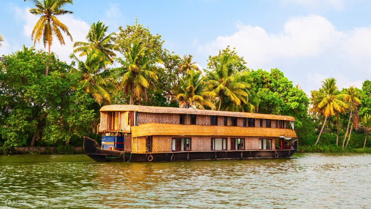 From Cochin: 3-Night/4-Day Kerala Tour with Houseboat - Klook Australia