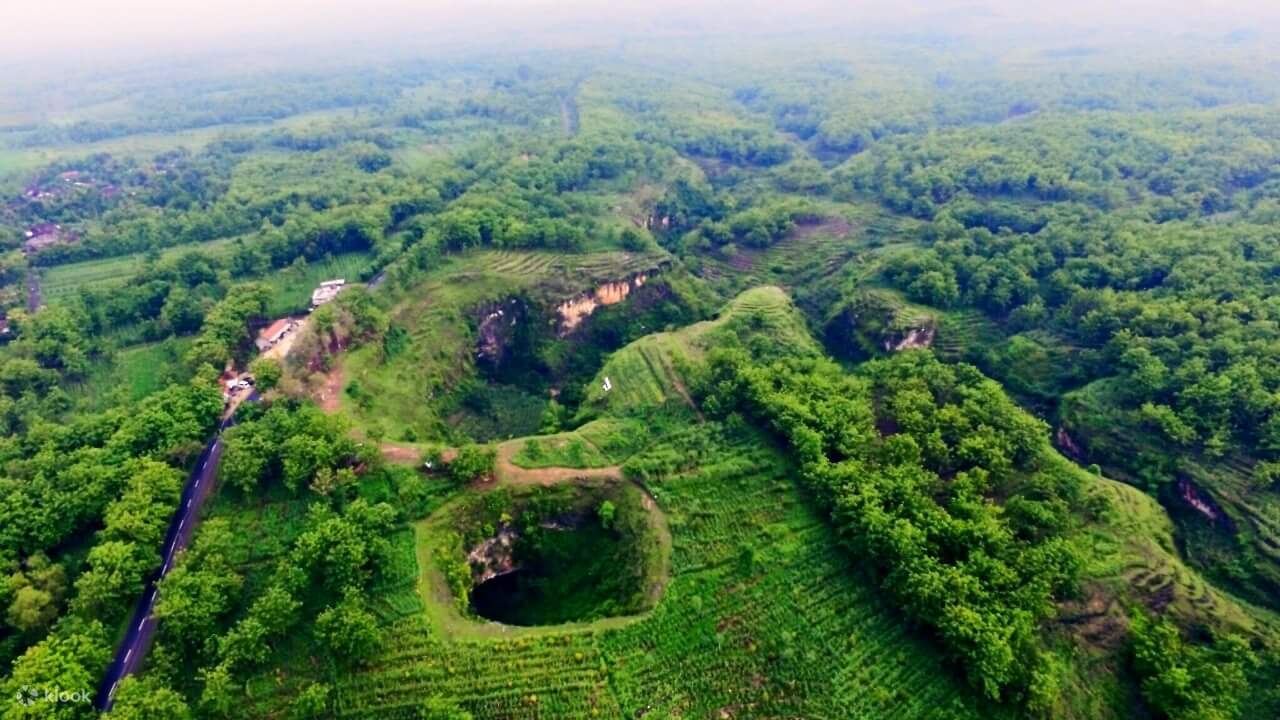 Flying Fox And Cave Exploration in Geosite Ngingrong Gunung Kidul - Klook客路