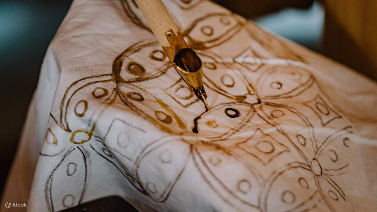 Yogyakarta Heritage Tour and Batik Workshop with Multilingual Guide - Klook