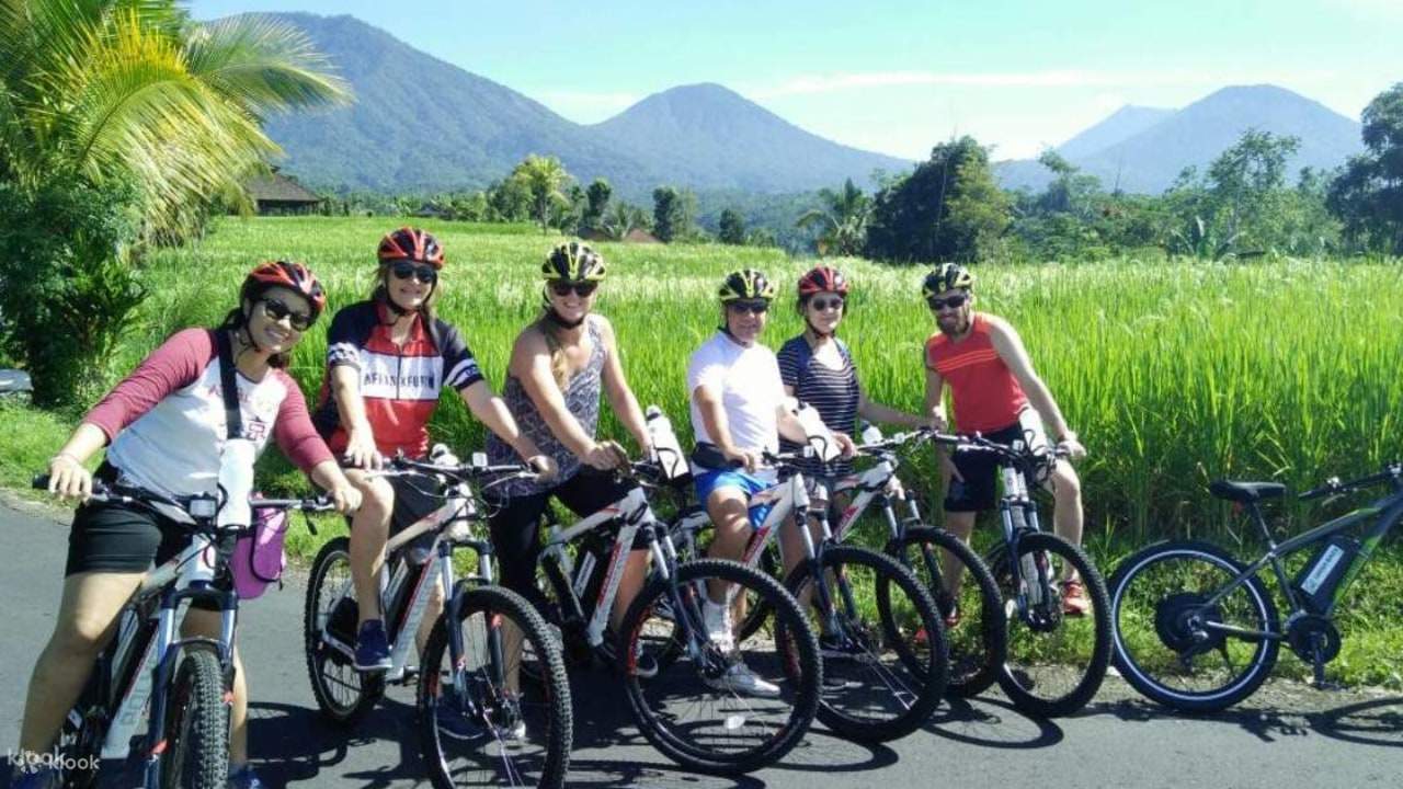 Tur Sepeda Sehari di Lombok - Klook Indonesia