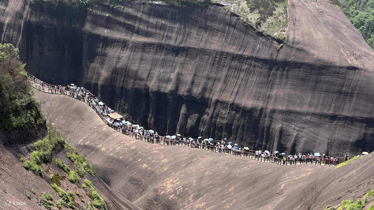 2-Day Tour in Chenzhou, Hunan (8-person group + Dongjiang Lake ...