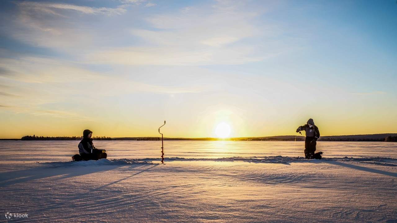 Ice fishing on a frozen lake tour from Rovaniemi - Klook, Vereinigte ...