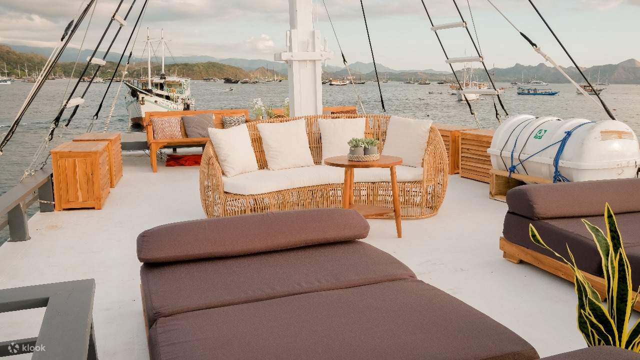 3D2N Luxury Phinisi Sailing Komodo Tour from Labuan Bajo - Klook United ...