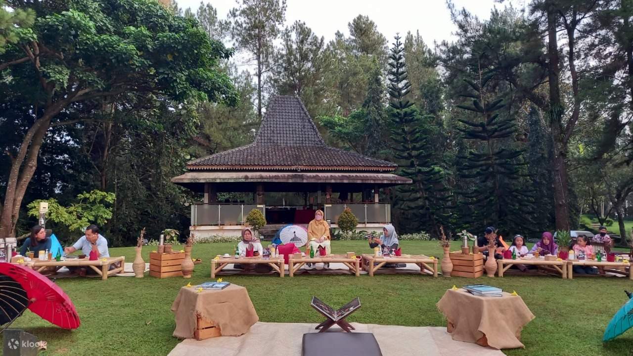 Tour privato di un giorno alla collina di Dagi, al tempio di Borobudur ...