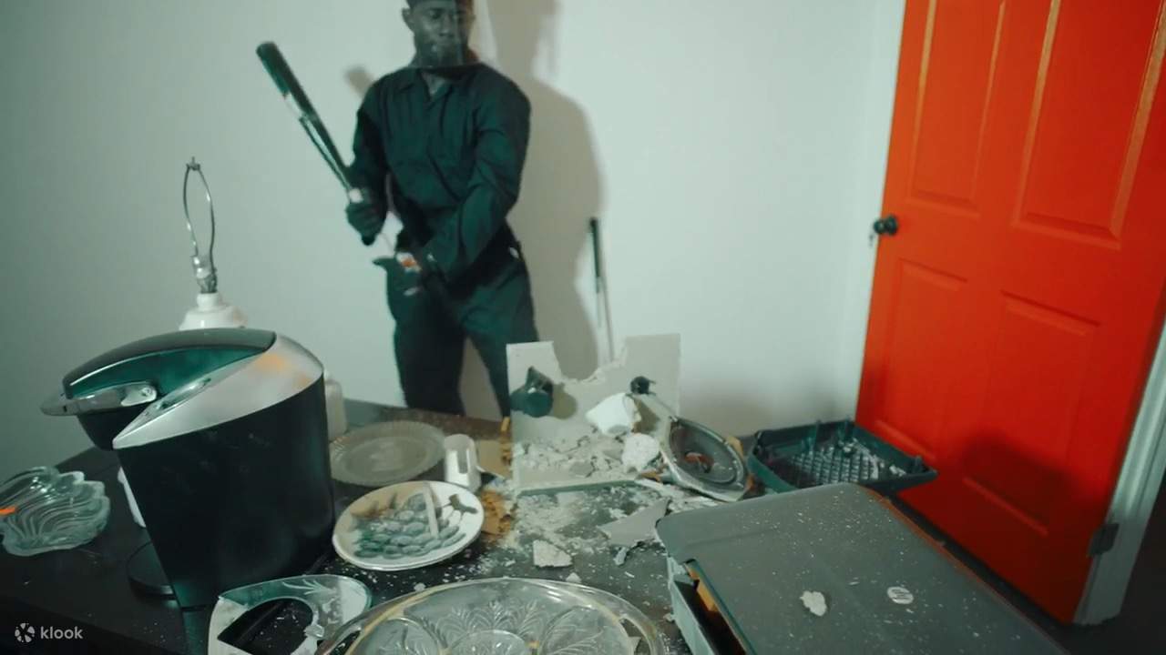 The Smash Spot Date Night Damage 25-Min Rage Room Experience in Miami ...