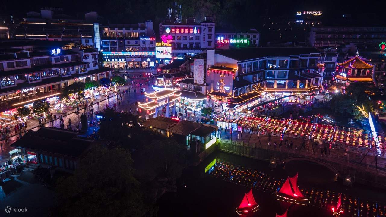 Yinzi Cave, Shili Gallery and West Street One-day Tour - Klook