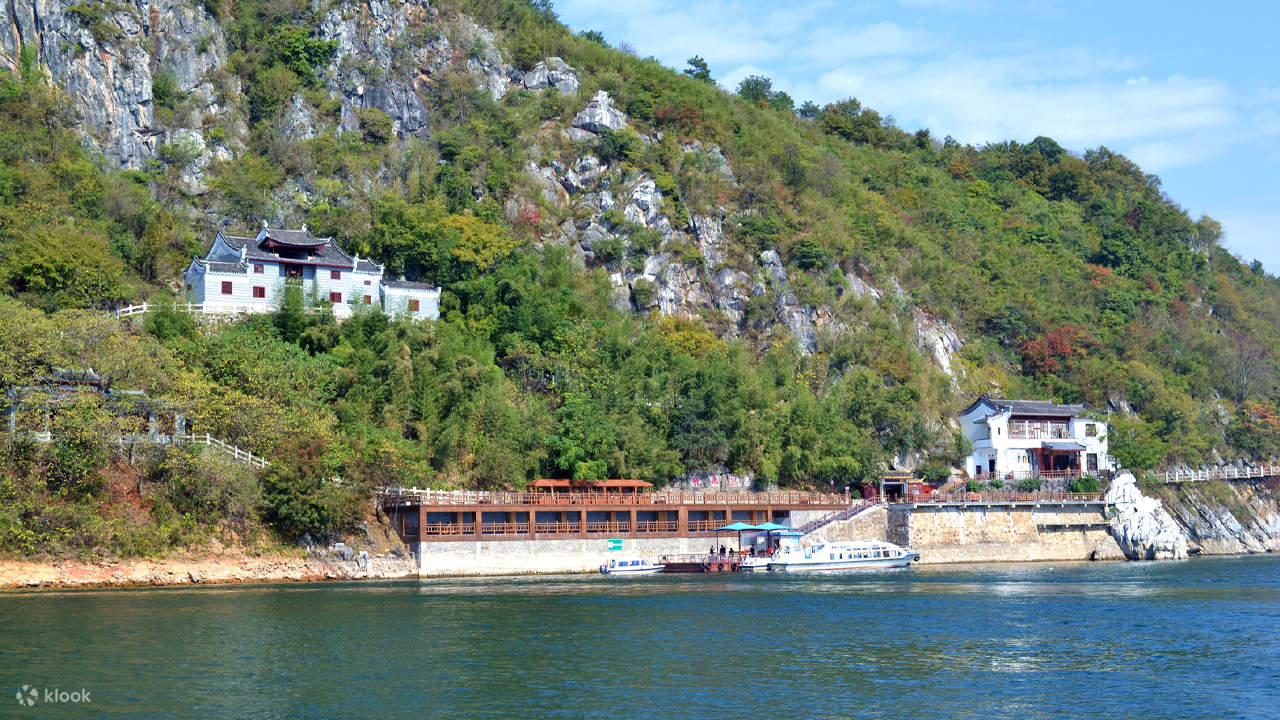 2-Day Tour in Chenzhou, Hunan (8-person group + Dongjiang Lake ...