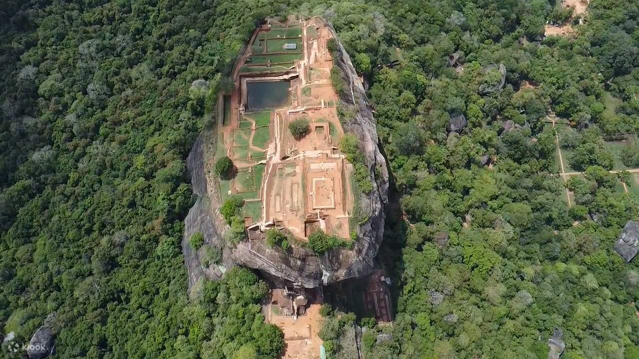 Tur Pribadi Sehari Colombo Sigiriya, Dambulla & Elephant Safari - Klook ...
