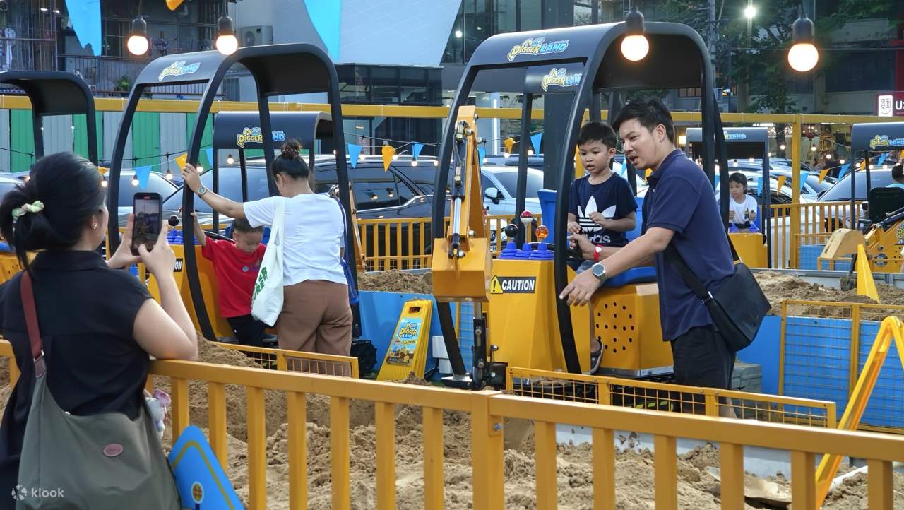 Digger Land Bangkok: Pengalaman Jengkaut Sebenar untuk Keluarga - Klook ...