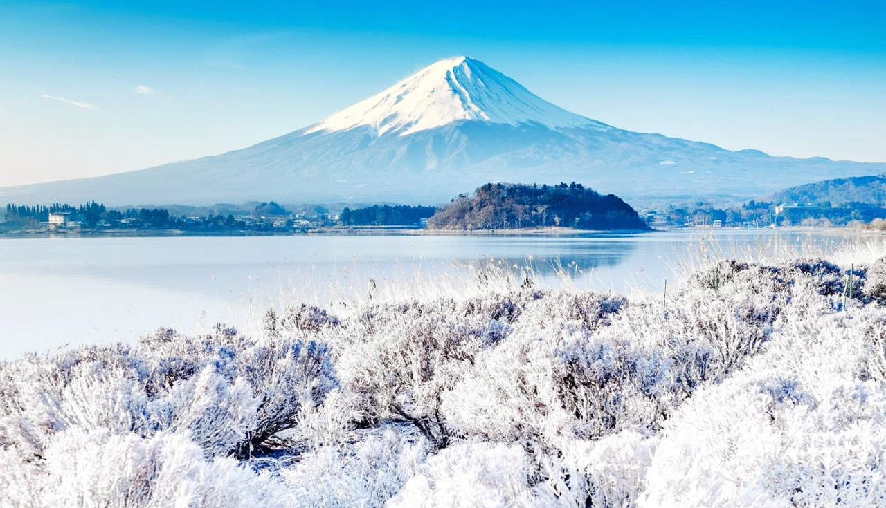 Kawaguchiko and Yamanakako Onsen on a 1-Day Bus Tour from Tokyo - Klook