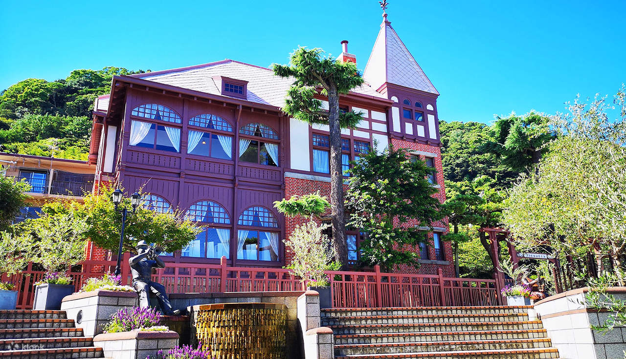 Kobe Port. Mosaic Ferris Wheel & Kobe Beef & Kitano Ijinkan Street ...