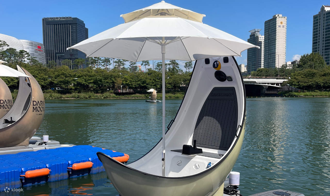 Lotte World Seokchon Lake Moon boat | UFO boat Ticket - Klook Australia