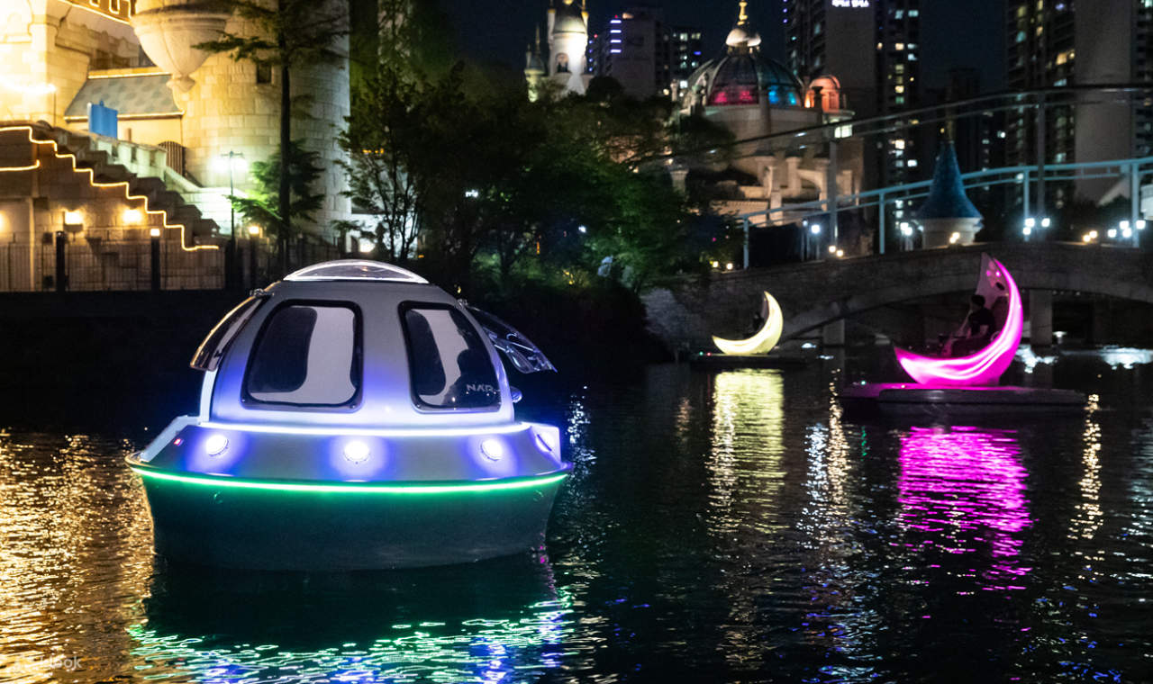 Lotte World Seokchon Lake Moon boat | UFO boat Ticket - Klook Australia