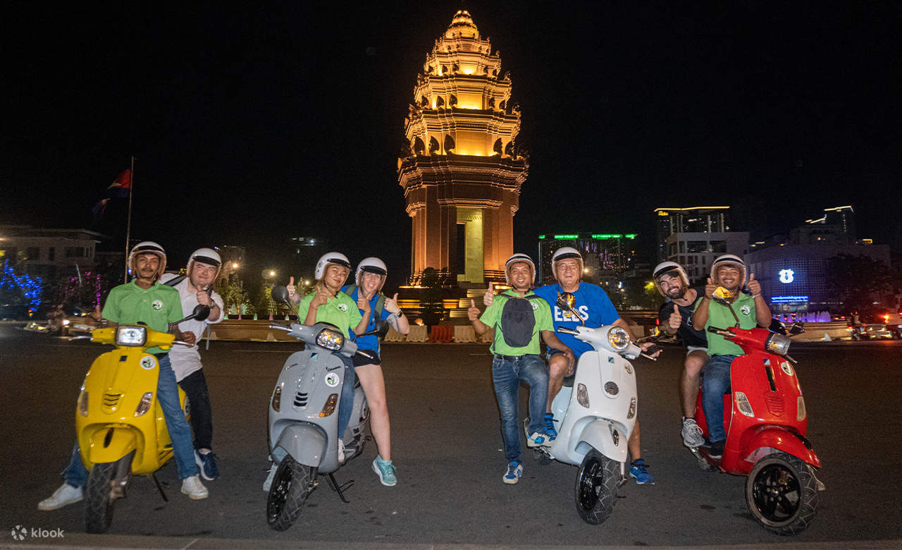 Jelajahi Phnom Penh: Tur Kota Seru dengan Vespa - Klook Indonesia