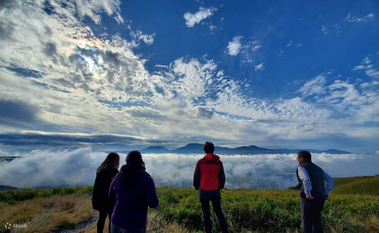 2-hour tour - Enjoy the sunrise and sea of clouds over the Aso ...