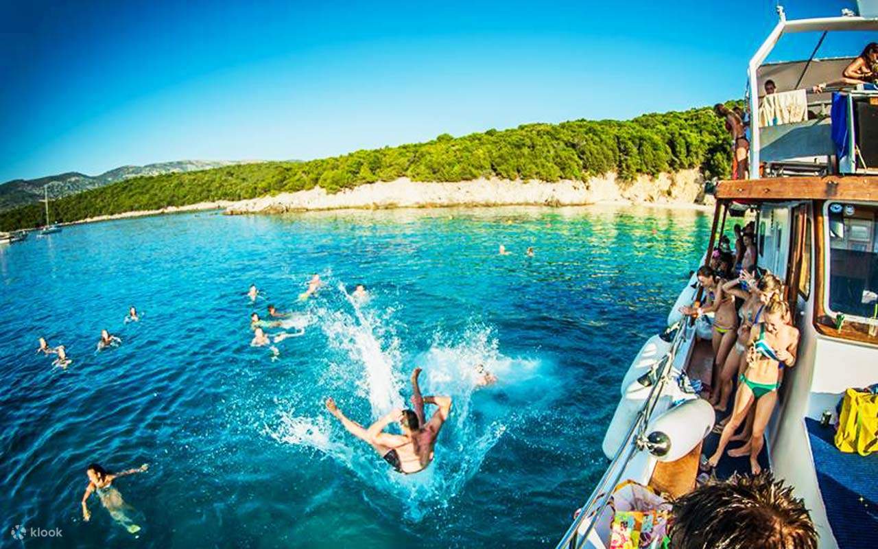 Tur Perahu Santai di Kemer - Klook Indonesia