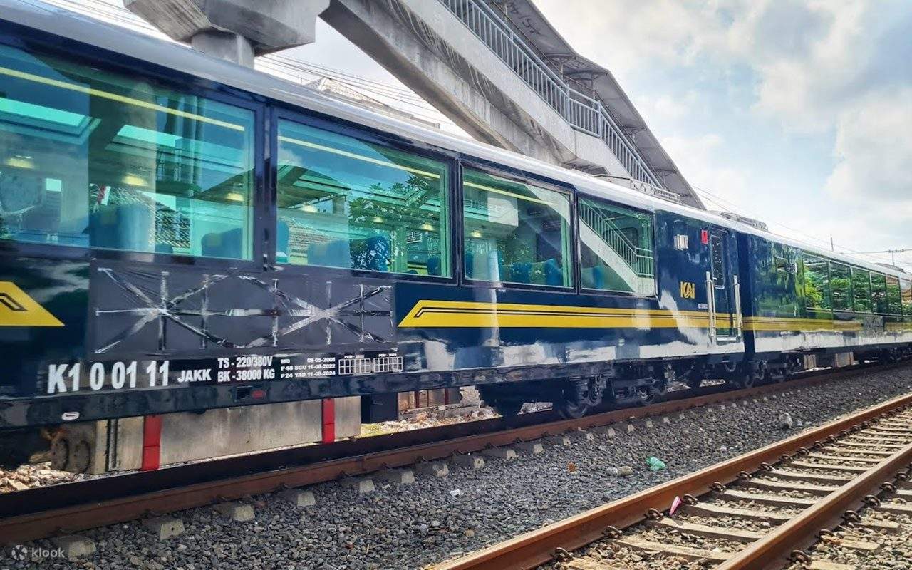 Jelajah Kota Bandung dengan Kereta Api Panoramik dari Jakarta - Klook ...