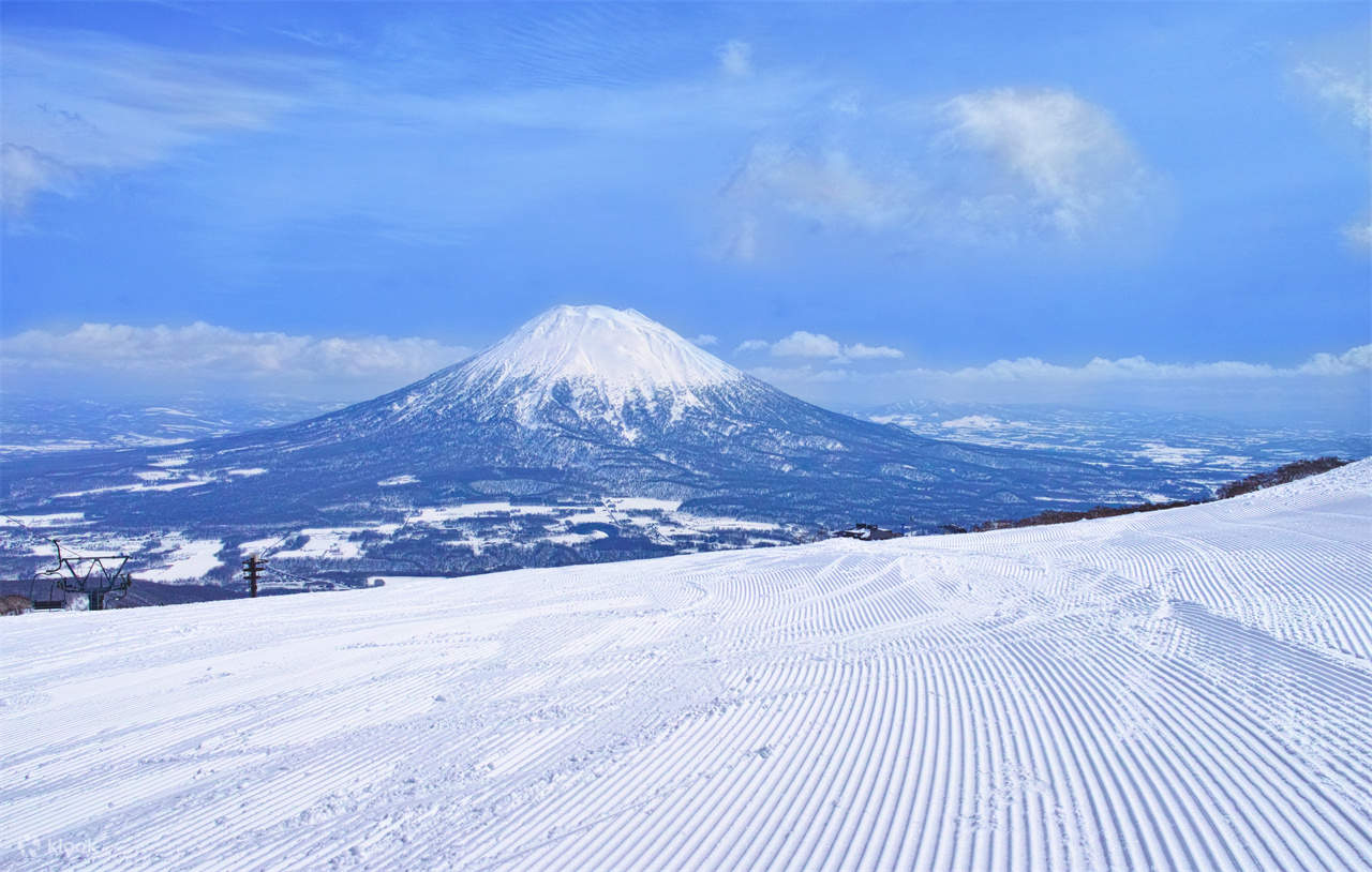 Mt. Fuji Yeti Snow Resort Snow Play/Skiing & Oshino Hakkai & Oishi Park ...