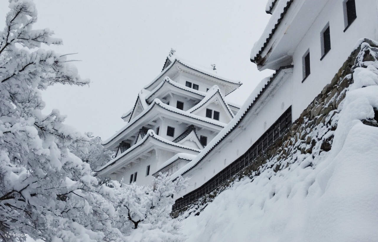 Gujō Hachiman Old Town, Bokka no Sato Snow Park, and Bokuka Onsen ...