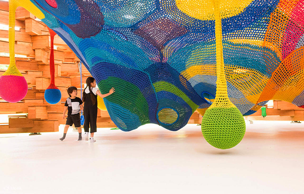 Fujisan Hinikawa Timepiece Store + Lawson Kawaguchiko Station Front ...