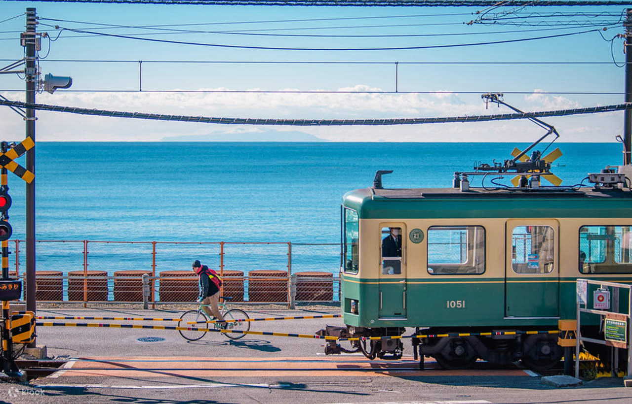 A Day Trip to Kamakura | The Enoden Railway Connects Youth, Shrines ...