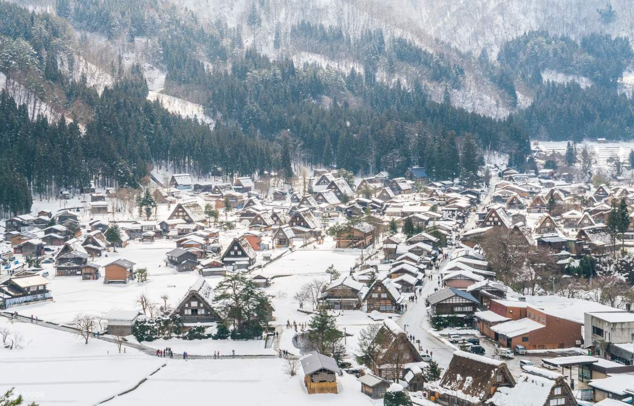 Takayama & Shirakawa-go Gassho Village & Boka-no-Sato Snow Playing ...