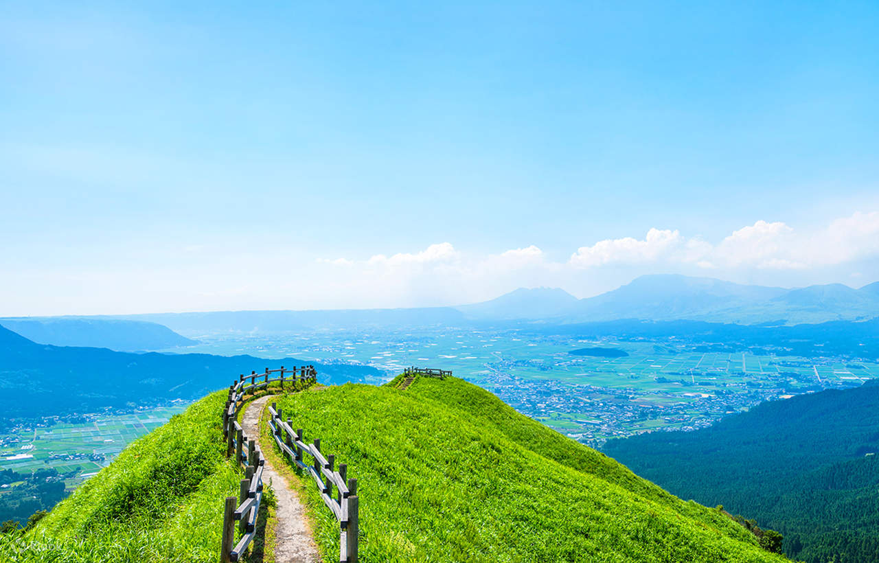 Aso Mt., Kusasenri, Suizenji Jojuen Garden, and Kumamoto Castle Day ...