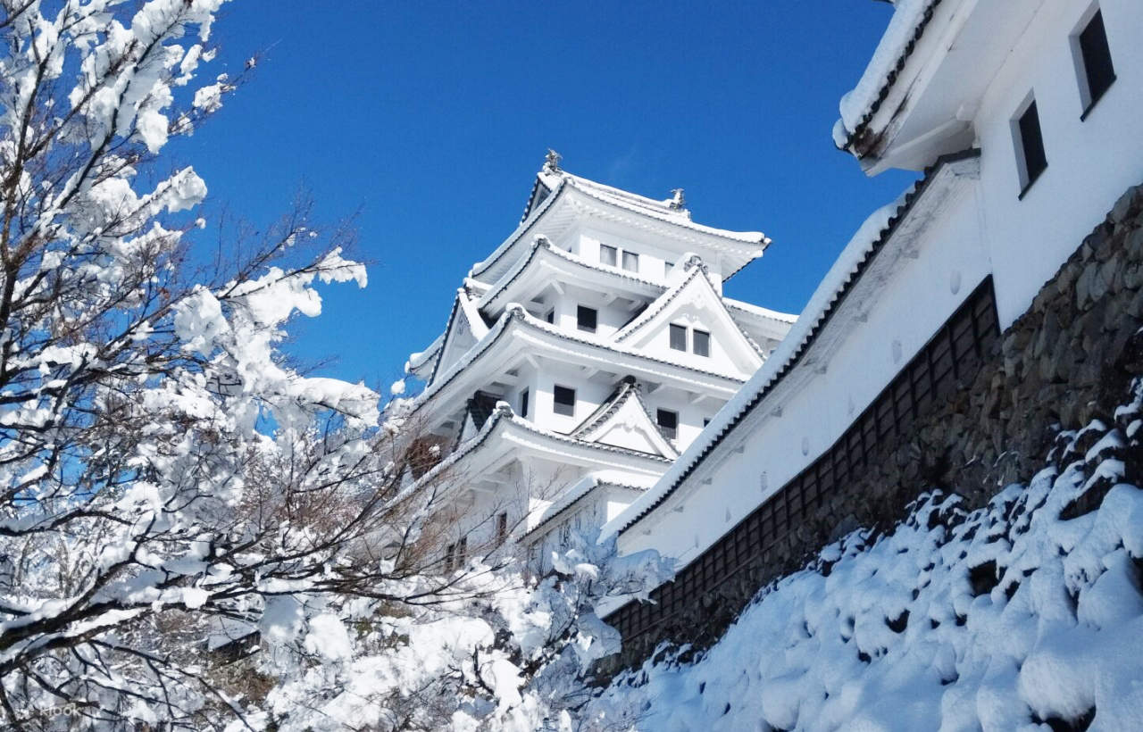 Gujō Hachiman Old Town, Bokka no Sato Snow Park, and Bokuka Onsen ...
