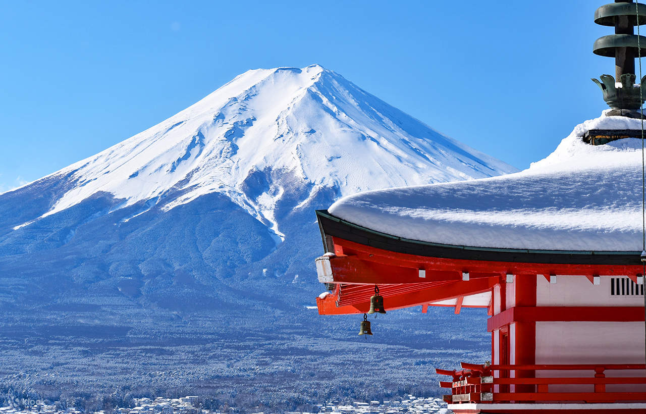 Mt. Fuji Yeti Snow Resort Snow Play/Skiing & Oshino Hakkai & Oishi Park ...