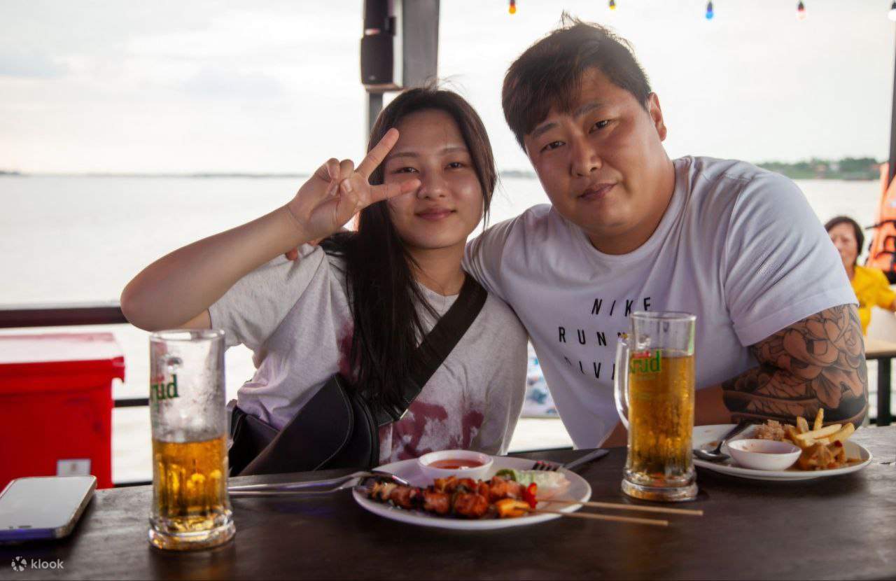 Tur Pesiar Matahari Terbenam di Phnom Penh dengan Bir & Minuman Ringan Sepuasnya - Klook Indonesia