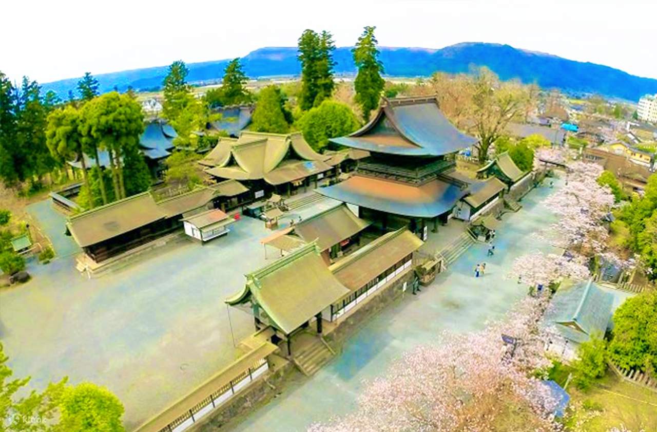 Kumamoto Castle, Aso, Kurokawa Onsen, and Takachiho Gorge Day Tour ...