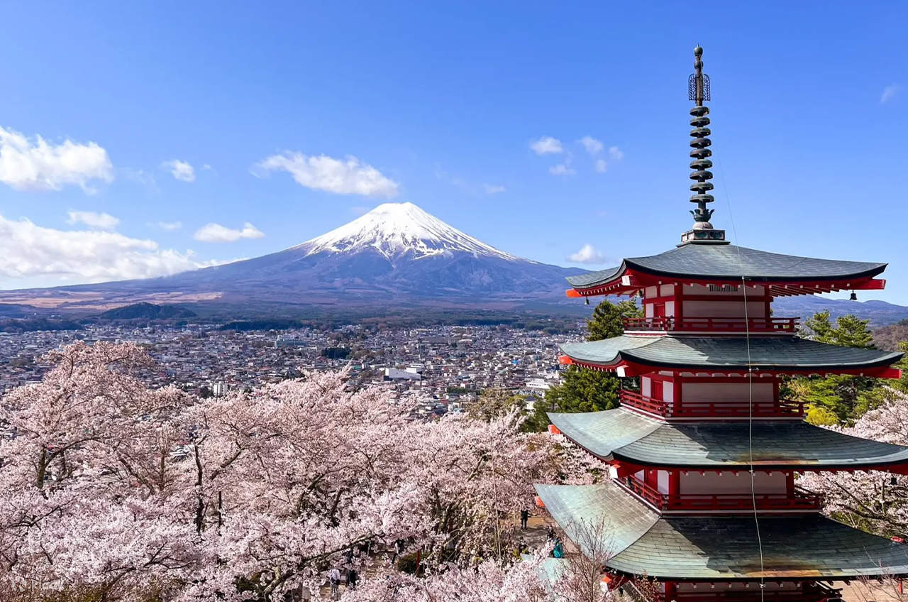[Four Seasons Only] Mt. Fuji Day Tour｜Arakurayama Sengen Park・Mt. Fuji ...