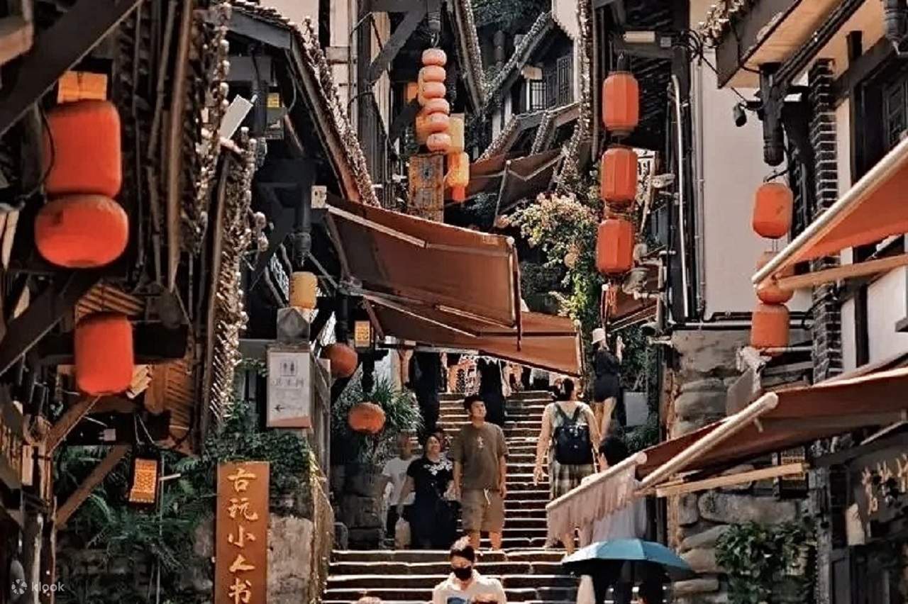Chongqing Time Travel Magic High-end Private Group 1-Day Tour (Watch Chongqing's must-see ...
