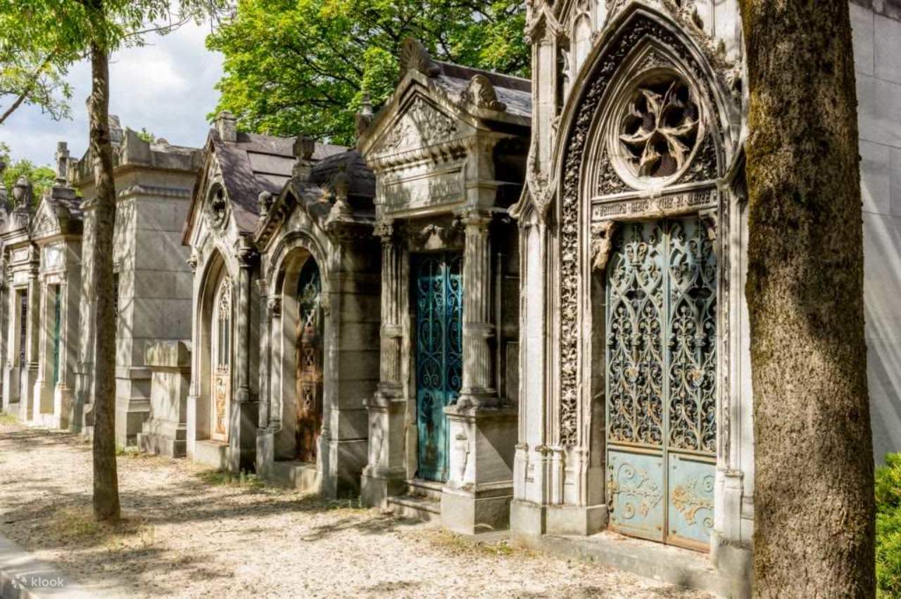 Père-Lachaise Cemetery, Paris: Self-Guided Tour of Celebrity Graves ...