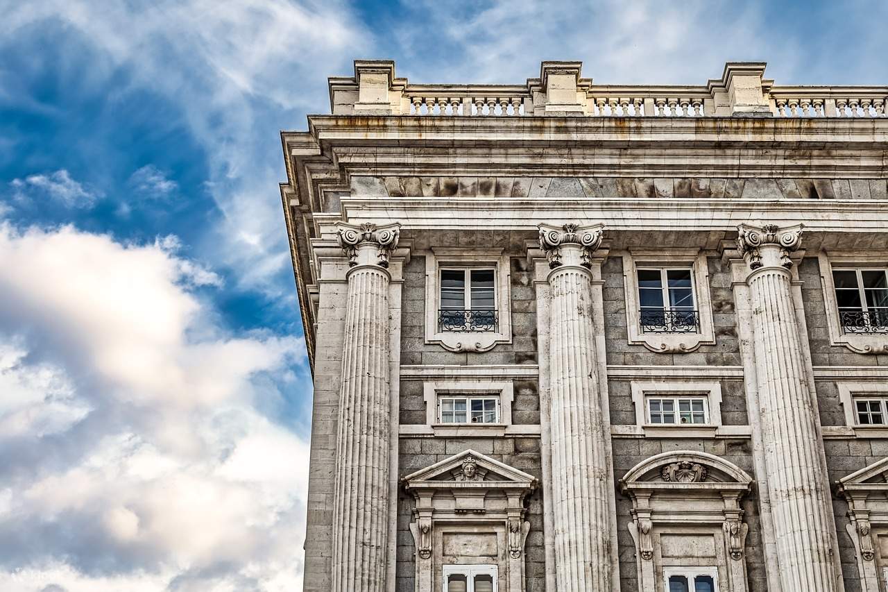 Experience Madrid: Afternoon Royal Palace Walking Tour with Flamenco Show - Klook