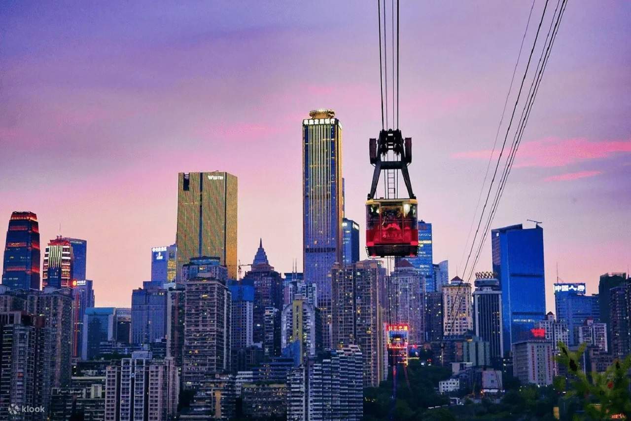 One-Day Private Tour: Chongqing Hot Pot Feast & Theater Culture (Yangtze River Cableway + Light ...