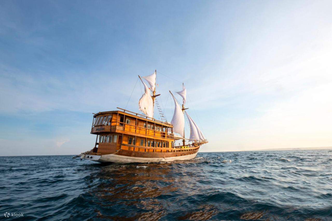 3D2N VIP Phinisi Sailing Komodo Tour from Labuan Bajo - Klook United States