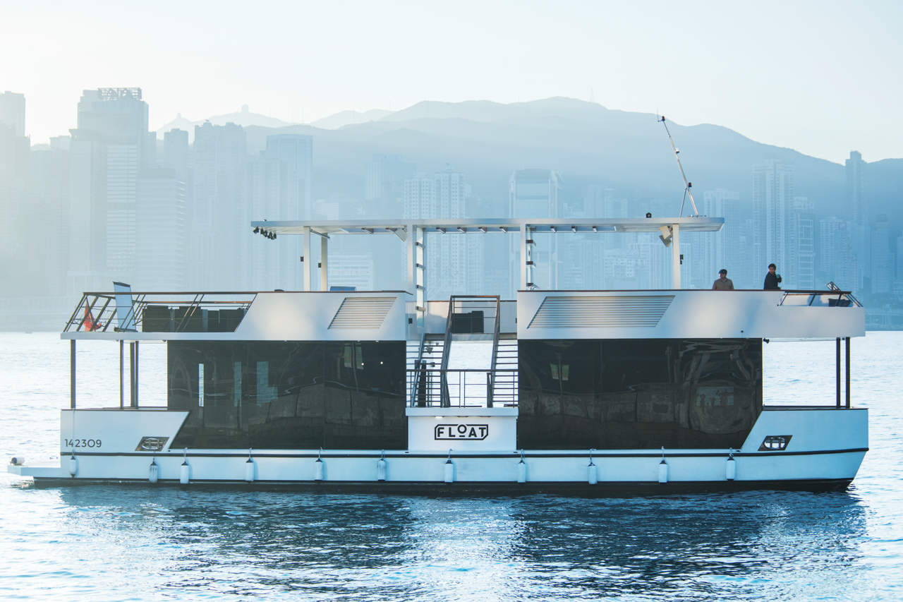 Victoria Harbour Cruise di atas FLOAT, Kapal Pesiar Mewah Berdesain ...